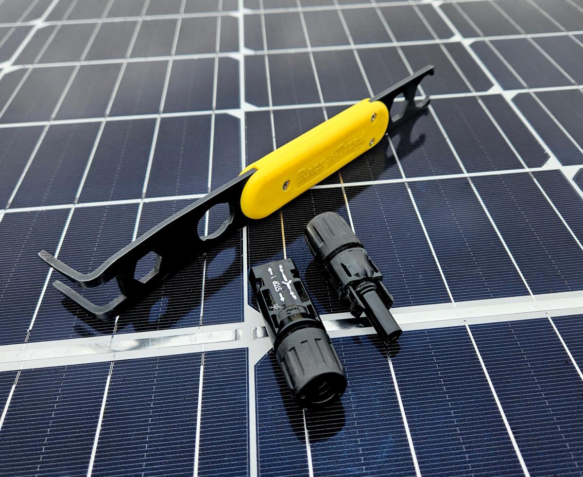 Solar Serpent - Universal Solar Panel Disconnector - Rack-A-Tiers